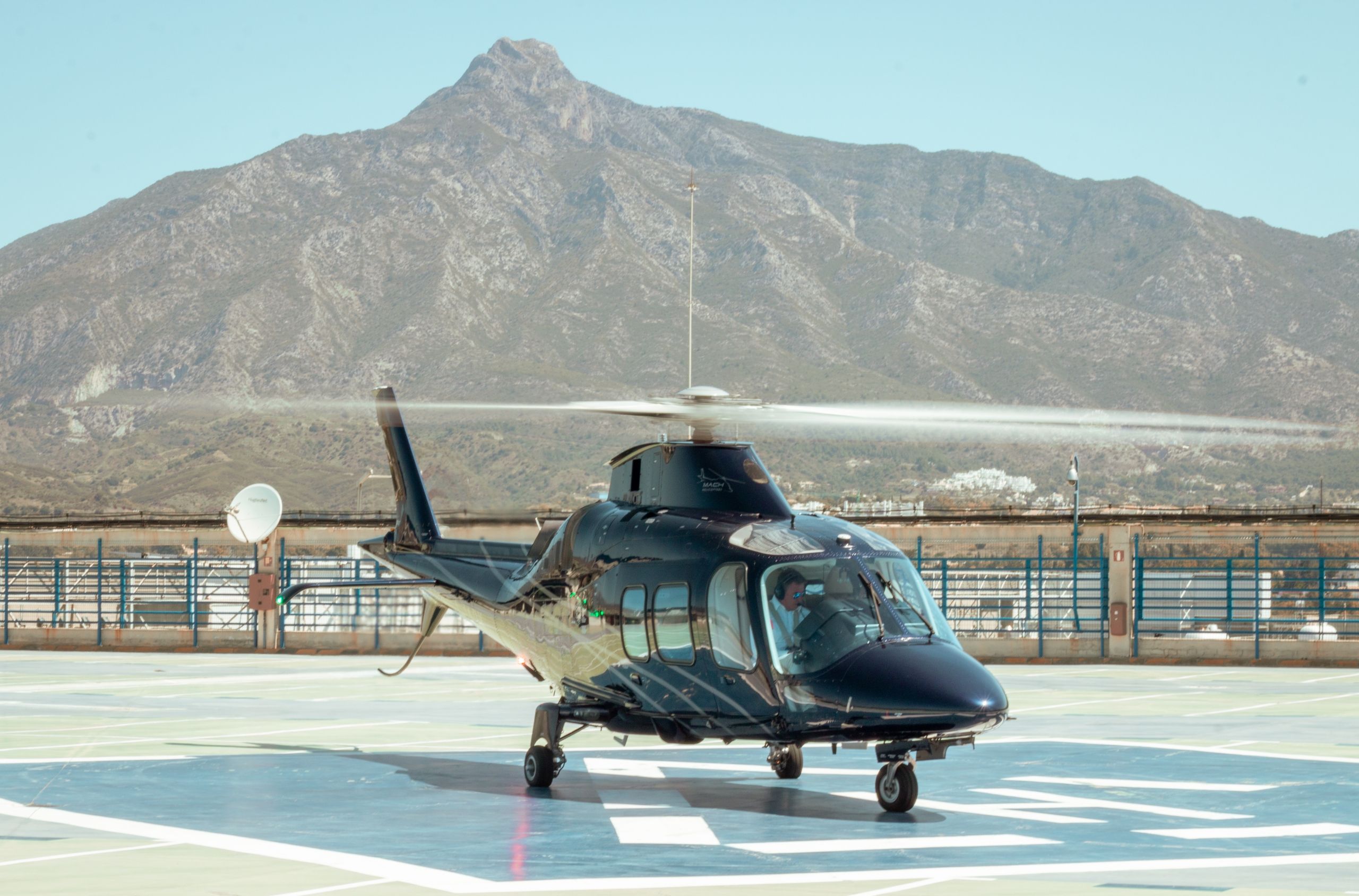 Helicóptero Agusta A109 | Flota de Helicópteros - Mach Helicopters